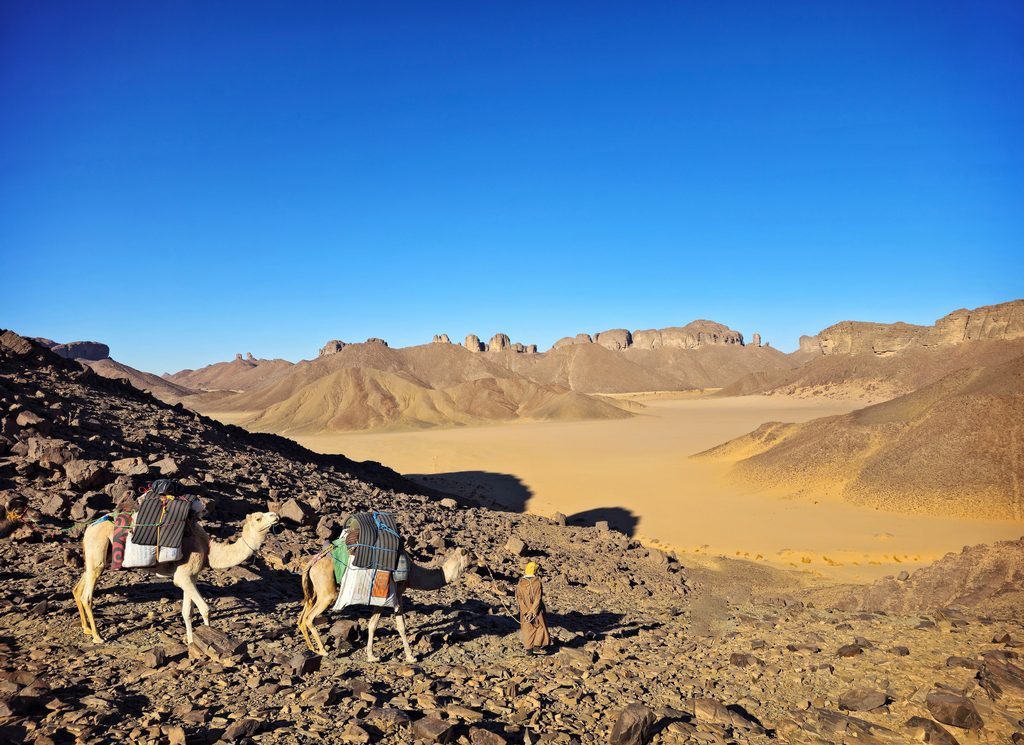 UN TREK DANS LE TASSILI N'AJJER - Au Coeur Des Peuples - Agence de voyage éco responsable et ...